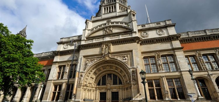 Property & Location - Commodore Hotel London